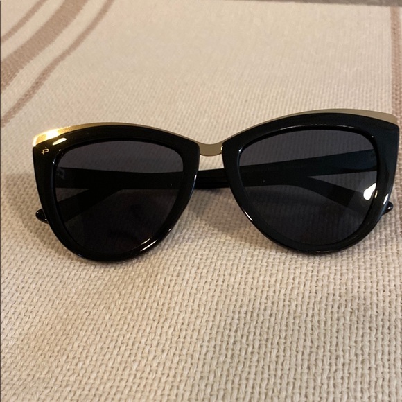 Prime Revaux | Accessories | Elegant Black And Gold Sunglasses ...
